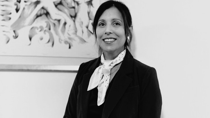 Finis Terrae: Ángela Arenas asume como nueva Directora de Escuela - Idealex