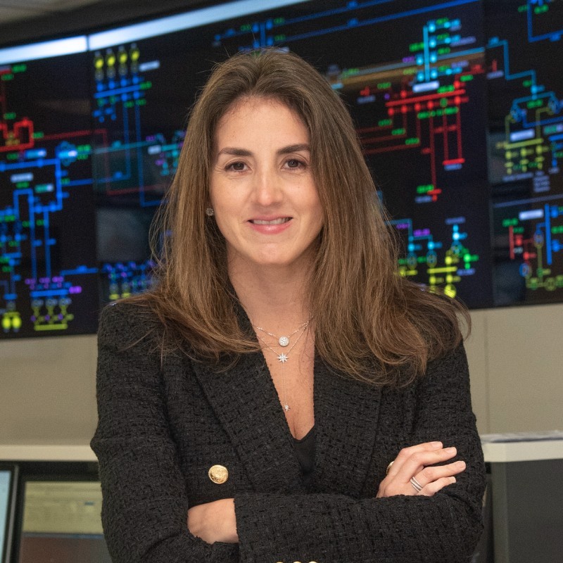 Entrevista a Verónica Arbulú, Gerenta de Asuntos Legales y Comunicación ...